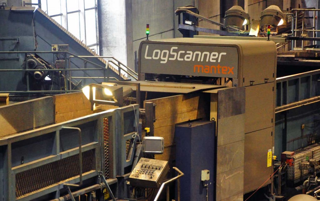 X-ray scanner to protect the chipper and measure logs